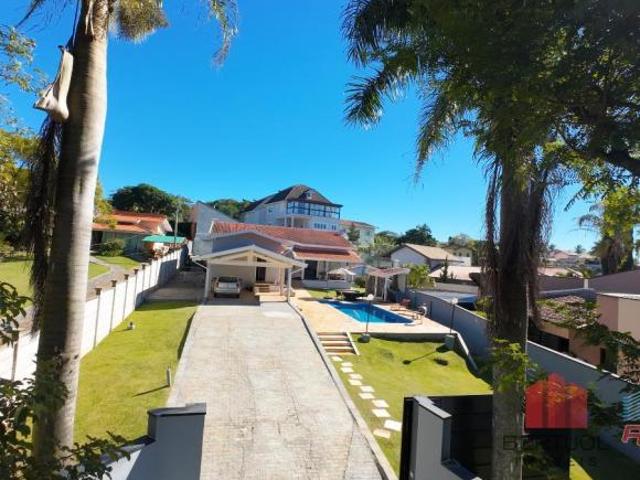 Casa térrea no condomínio Vista Alegre com 3 suítes em um terreno de 1060 metros