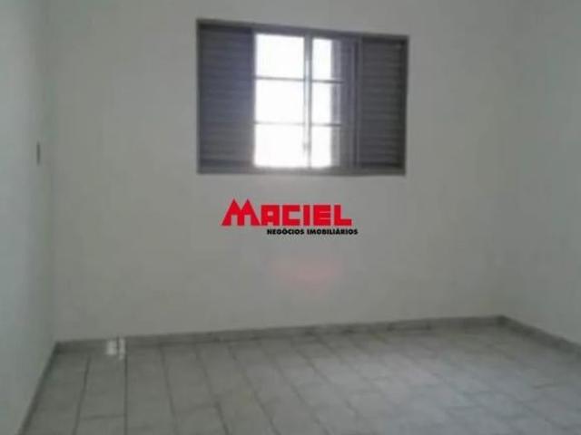 Casa Térrea no Jardim Castanheira com 2 Dormitórios Documentada e Pronta para Financiar