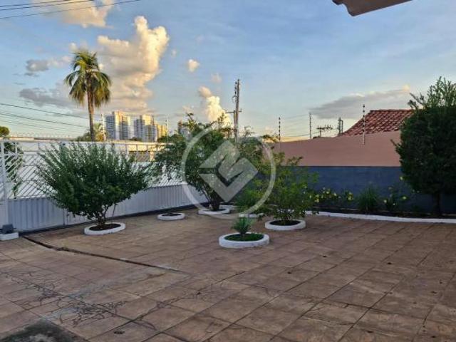 Casa térrea no Jardim Cuiabá. Com 4 quartos, sendo 2 suítes. R$ 1.200.000,00. Cuiabá MT