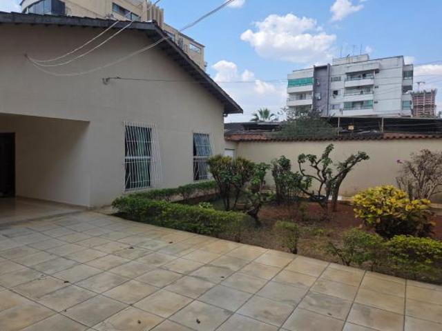 CASA TÉRREA NO JARDIM AMÉRICA Casa de Rua com 3 Quarto s por R$ 850000.00 no setor Jardim América V