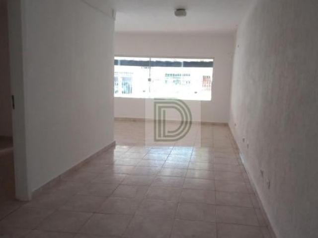 Casa térrea no Jardim Bonfiglioli, com quintal e 3 vagas de garagem