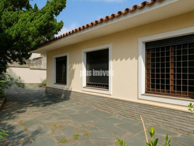 CASA TERREA NO JARDIM GUEDALA COM 6 VAGAS DE GARAGEM, PISCINA