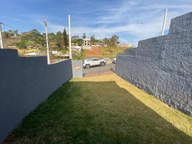 Casa térrea no Jardim Helena em Atibaia SP. São 2 dormitórios, sala, cozinha e banheiro. Garagem par