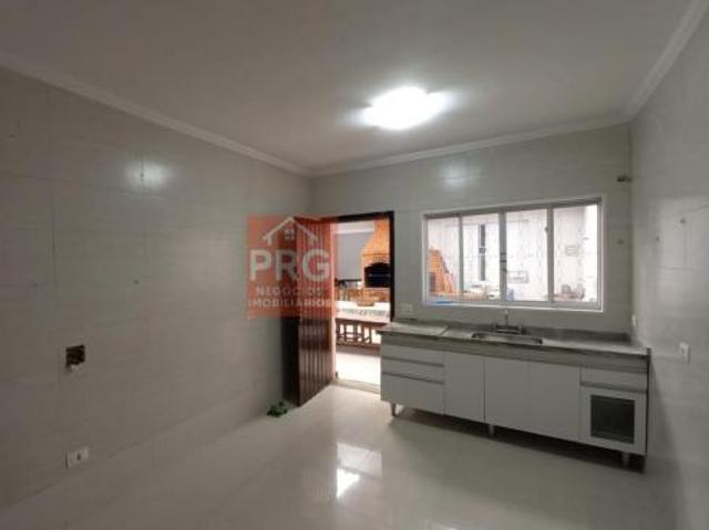 Casa Térrea no Jardim Maria Rosa: Espaço e conforto para sua família! 2 quartos, 1 sala, 2 banheiros