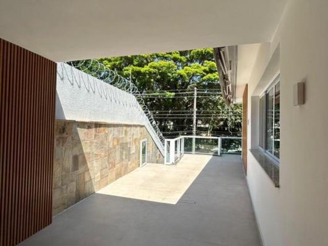 Casa térrea no Jardim São Bento, 4 suítes 4 vagas, piscina e churrasqueira
