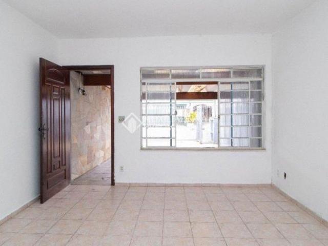 Casa térrea, no Jardim Stela em Santo André
