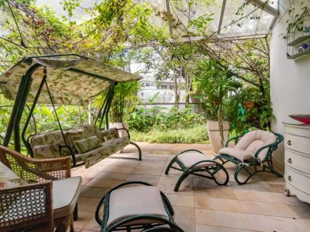 Casa térrea no morumbi com 3 suítes