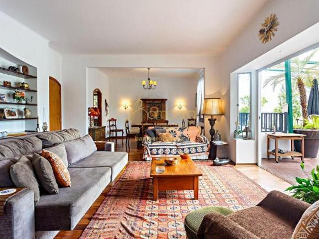 Casa Térrea no Morumbi com Cozinha Industrial, Área Verde e 3 Vagas