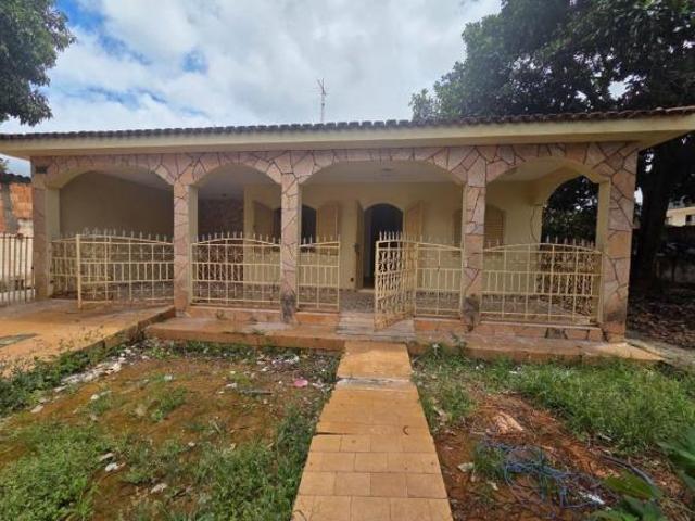 Casa Térrea no Parque Esplanada II Valparaiso do GO em terreno de 720m2