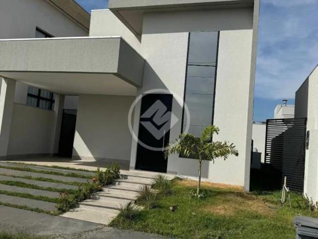 Casa Térrea no primor das Torres com 3 suítes sendo uma master sala e cozinha em pé direito dupl