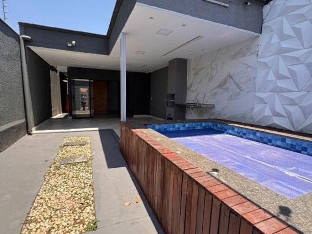 Casa Térrea no Residencial Canadá | Piscina Aquecida, Closet e 4 Vagas | Moderna