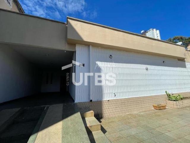 Casa térrea no Setor Aeroporto com 418m² de área construída