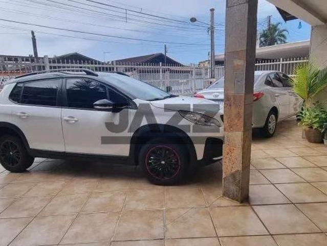 Casa Térrea no Solemar com 4 Quartos, Churrasqueira e Garagem para 6 Carros