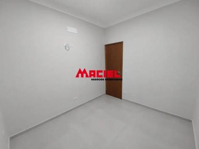 Casa térrea nova à 800m da Cidade da Educação