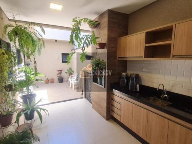 Casa Térrea NOVA à venda com 3 quartos, 1 suíte com closet e área gourmet no condomínio Vila Paraty