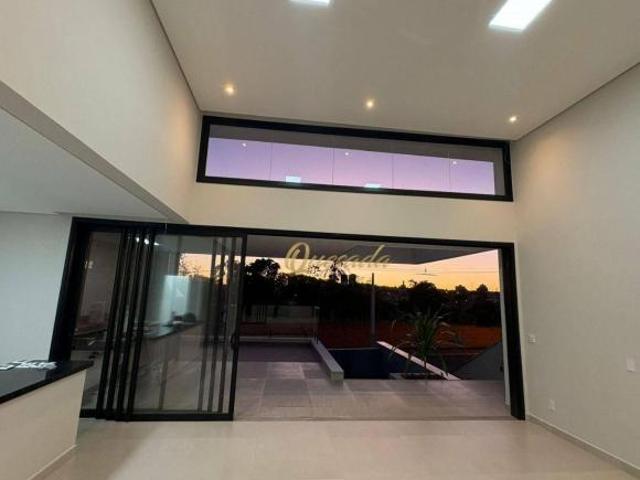 Casa térrea nova à venda, alto padrão, 3 suítes + suíte reversível, piscina, cond. Gran Reserve, Ind