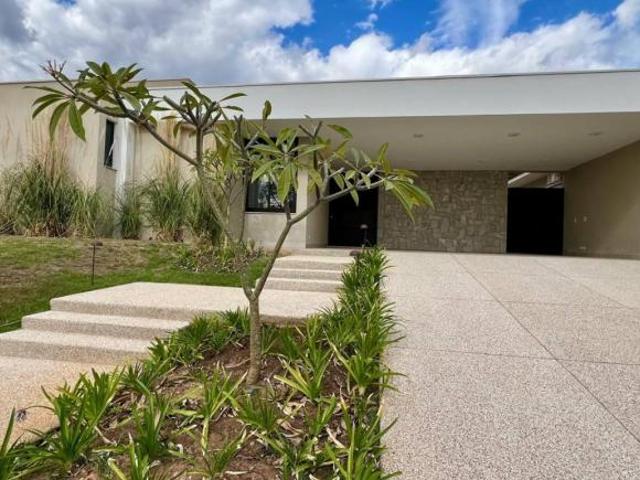 Casa térrea nova à venda no Condomínio Xapada – Alto padrão, sofisticação e conforto em cada detalhe