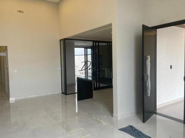 Casa Térrea Nova com 3 Quartos e Piscina no Condomínio Reserva Ipanema