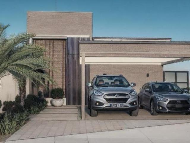 Casa térrea nova com 3 suítes, piscina, área gourmet próximo a Av Lucas Nogueira Garcez na Vila Gi