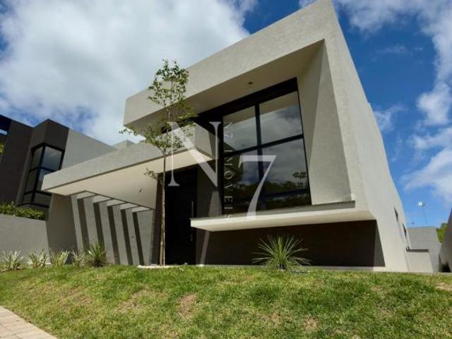 Casa térrea nova com piscina em condomínio fechado Atibaia