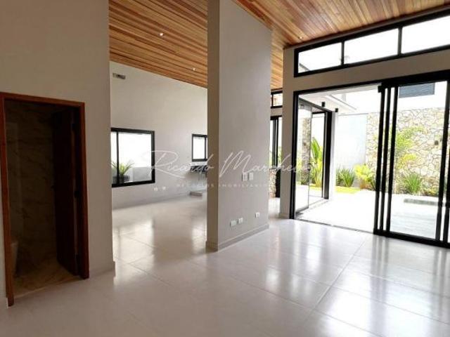 Casa térrea nova Condomínio Damha 2