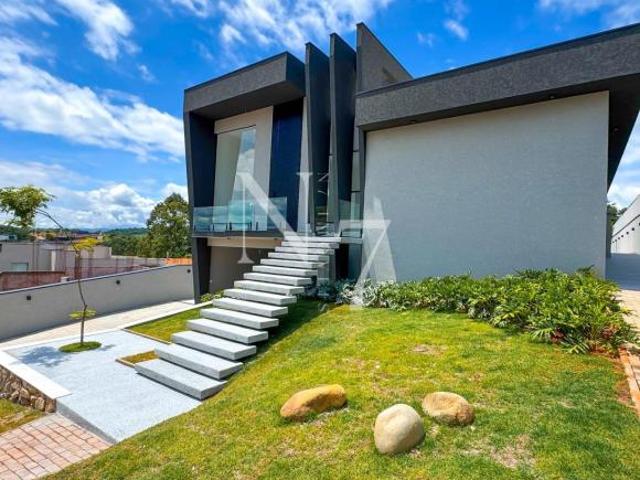 Casa Térrea Nova de Alto Padrão em Condomínio Fechado !