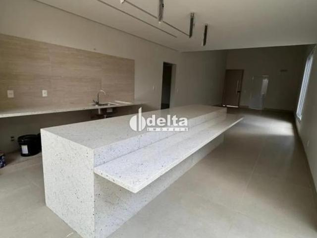 Casa térrea nova em Condomínio fechado com 3 quartos sendo 1 suíte, ampla cozinha com churrasqueira