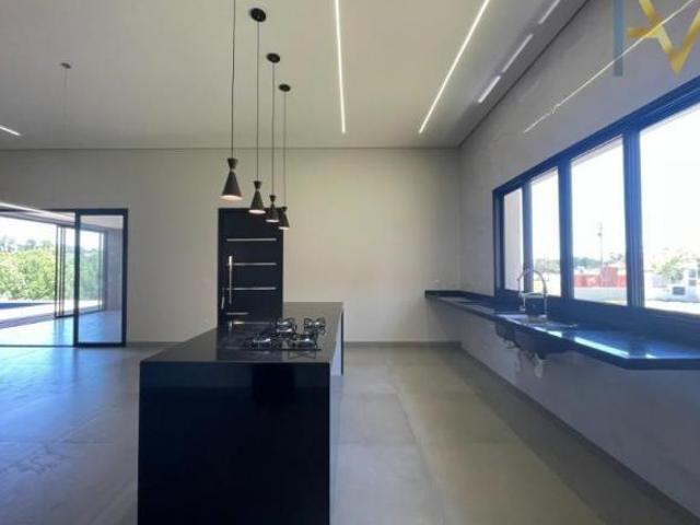 CASA TÉRREA NOVO NO COND. TERRA DE CAXAMBU, JUNDIAÍ/SP  250M² CONSTRUÍDO, 1.114M ² DE TERRENO, 3 DOR