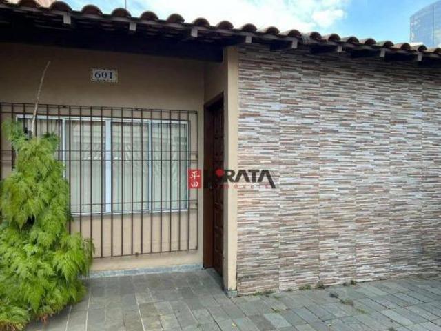 Casa térrea ótima localizaçao! Ruab tranquila e arborizada!