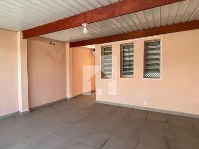 Casa Térrea Ótima Localização a venda com 3 Dormitórios, Quintal com Horta, Ponte São João, Jundiaí