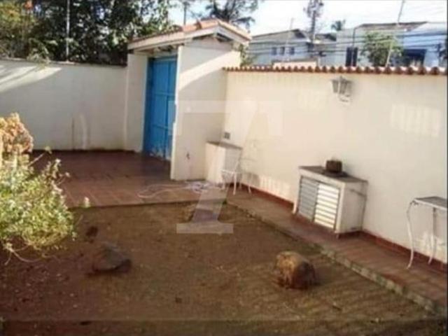 Casa Térrea com 440m² de Terreno em Ponto Estratégico! Jardim América