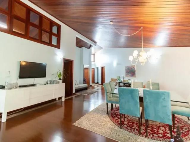 Casa Terrea para aluguel possui 400 metros quadrados com 4 quartos