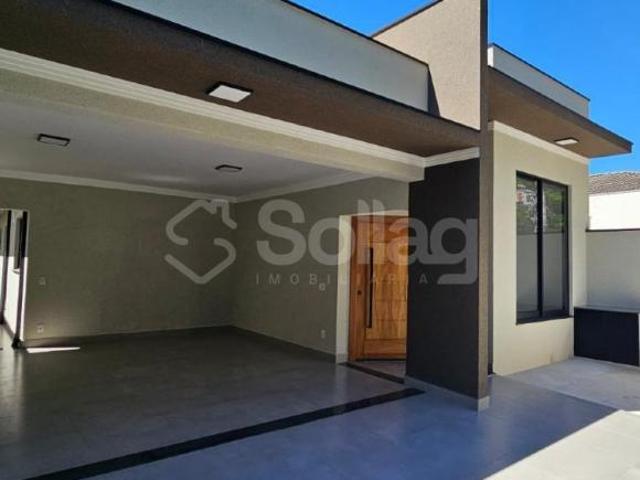 Casa térrea para comprar em Vinhedo SP com três quartos sendo uma suíte com closet