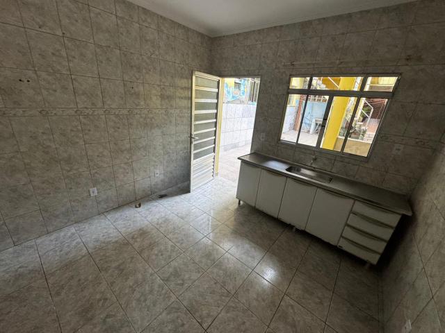 Casa térrea para locação com 02 quartos, 01 banheiro, sala e cozinha| R$ 1.700| Helena Maria| Osasco