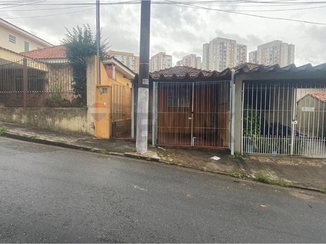 Casa térrea para locação no Jardim Regina 2 dormitórios e 1 vaga