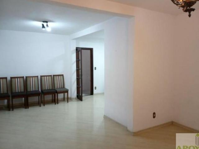 Casa Térrea à Venda no Campo Grande