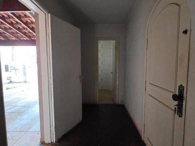Casa térrea PARA REFORMA NO CONDOMÍNIO SAMAMBAIA