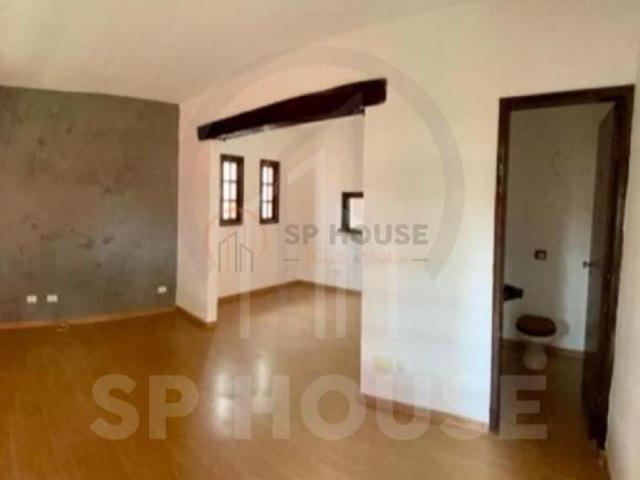 Casa térrea para venda na Super Quadra Morumbi, 2 suítes, 2 vagas, 105m²