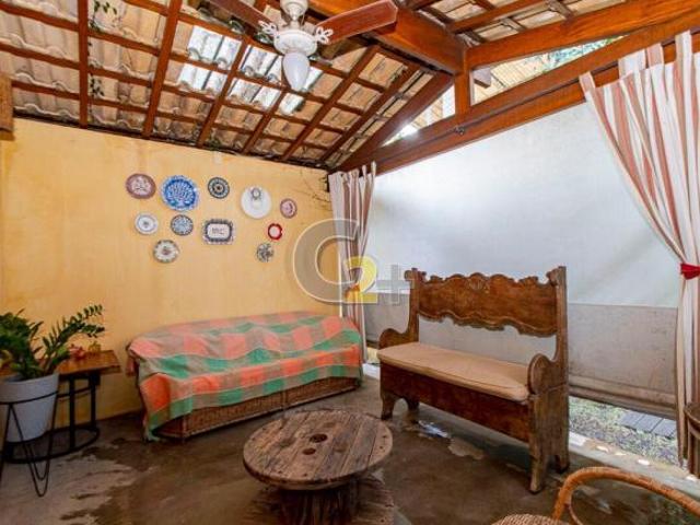Casa térrea para venda na Vila Madalena, mobiliada, 3 suítes e 2 vagas