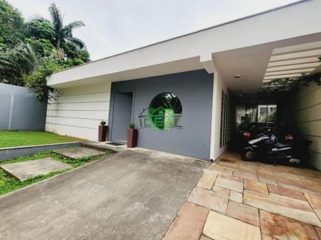 Casa Térrea para Venda no Alto da Lapa, bem localizada e rua arborizada