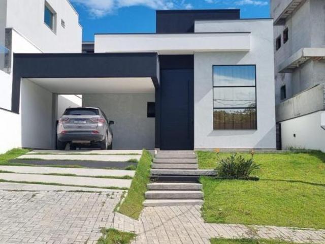 Casa térrea para venda com 3 suítes e piscina no Condomínio Aruã Brisas 2