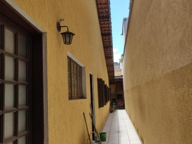 Casa terreá para venda com três quartos na Cidade São Mateus!