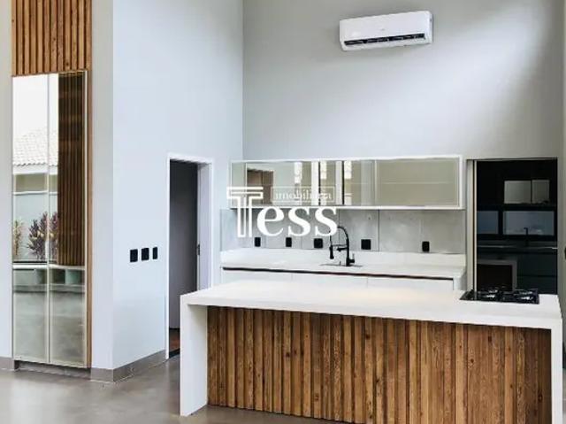 Casa térrea para VENDA disponível no condomínio Quinta do Golfe 1 Residencial Frente Face Sombra