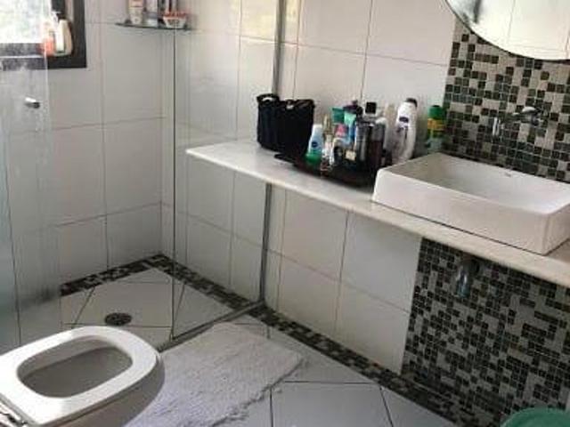 Casa Térrea para venda e locação com 3 suítes, 5 banheiros, 5 vagas de garagem, churrasqueira, 350m²