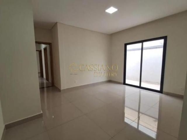 Casa térrea para venda e locação de 160m² | 03 dormitórios, sendo 01 suíte e 04 vagas de garagem | C