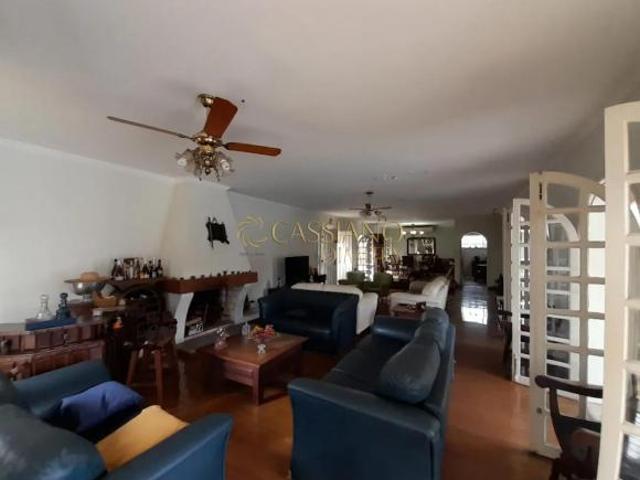 Casa térrea para venda e locação de 350m² | 04 dormitórios, sendo 02 suítes e 02 vagas de garagem |