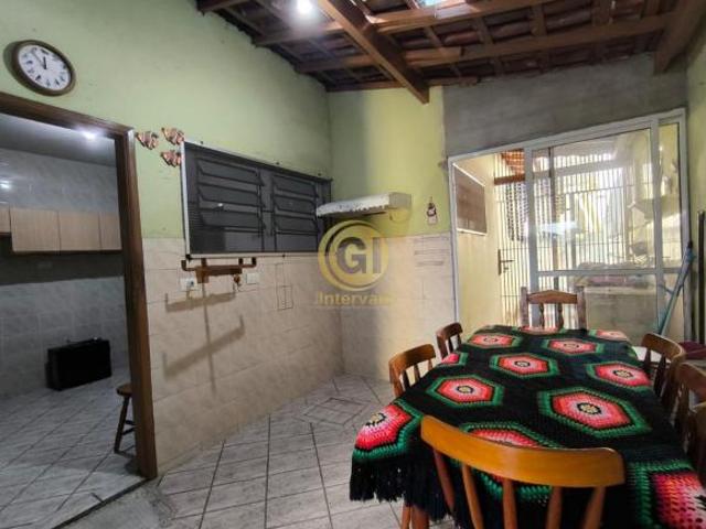 CASA TÉRREA PARA VENDA E LOCAÇÃO PROXIMO AO CENTRO DE JACAREI,NO BAIRRO JARDIM DAS INDUSTRIAS