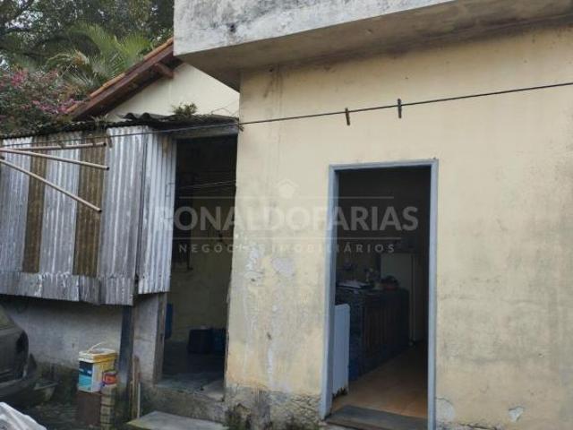 Casa terrea para venda sendo 2 quartos, sala cozinha. banheiro, lavaderia, quintal