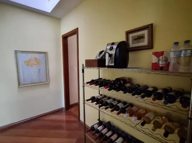 Casa terrea para venda 465 metros de terreno. Ótima localização. De frente a praça!