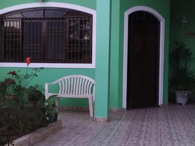 CASA TÉRREA PERFEITA PARA DESCANSO E LAZER COM PISCINA E EDÍCULA COMPLETA NA PRAIA DE PERUIBE